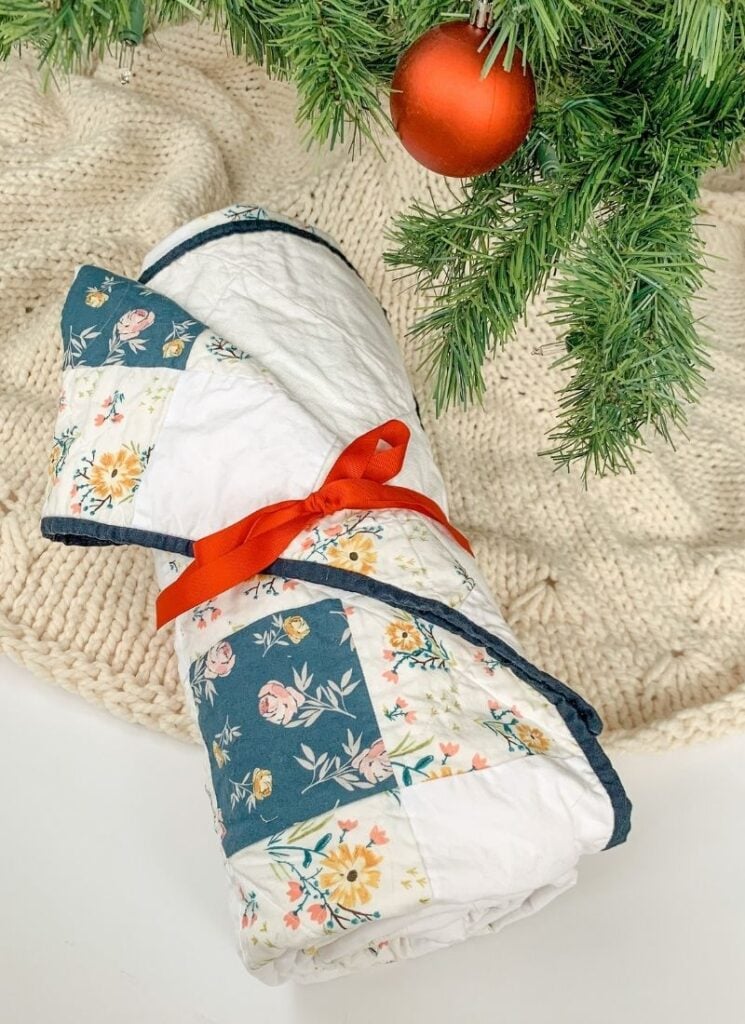 5 Ways to Gift Wrap a Handmade Quilt - Hailey Stitches